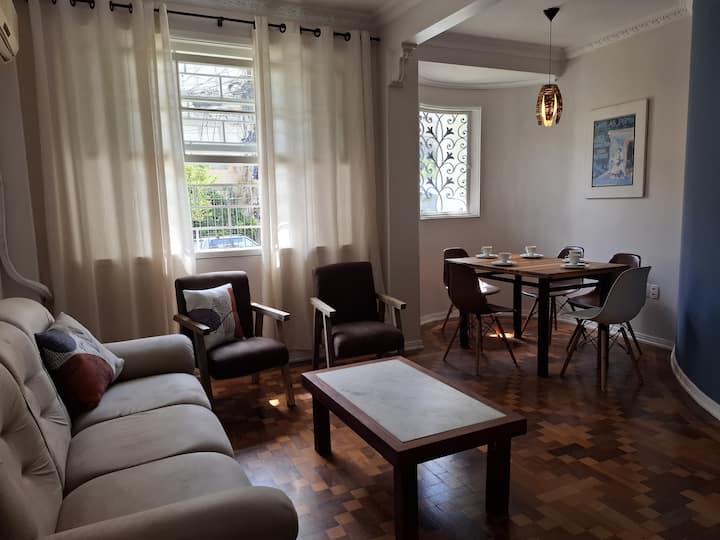 Ao Lado Do Bom Fim, Do Hospital De Clínicas E Hps - Porto Alegre