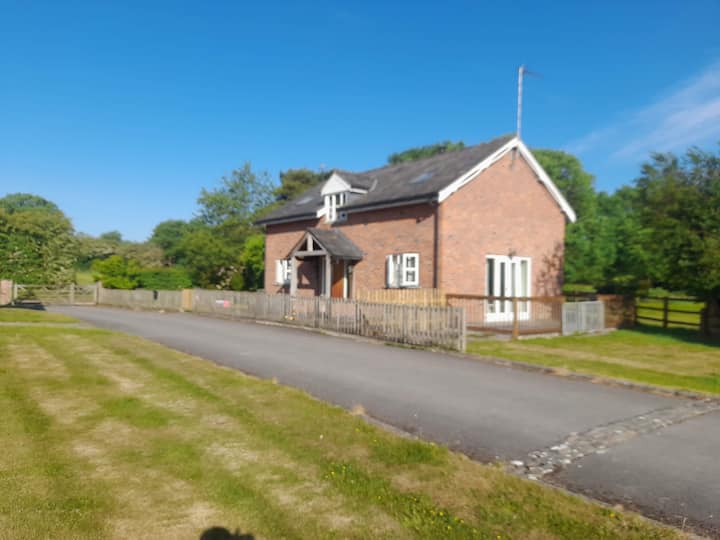 Daisy Cottage, 2 Bedroom In Semi Rural Location. - Knutsford