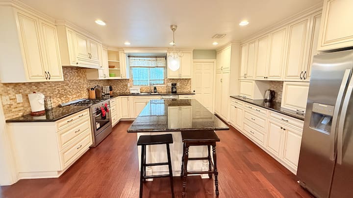 Very Spacious 3 Bd House Near Disney! - Anaheim, CA