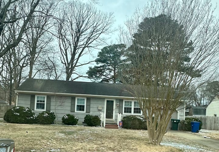 Charming 3br 1.5 Bath Central Home - Newport News, VA