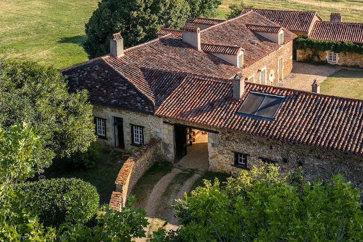 Domaine Du Clos De Moncouche. 3 Gîtes En Privé. - Périgueux