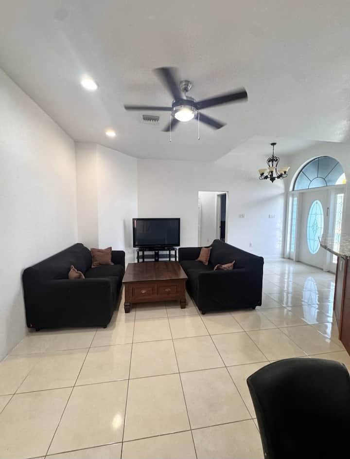 Charming 2br Retreat With Gardens - Cayman Islands