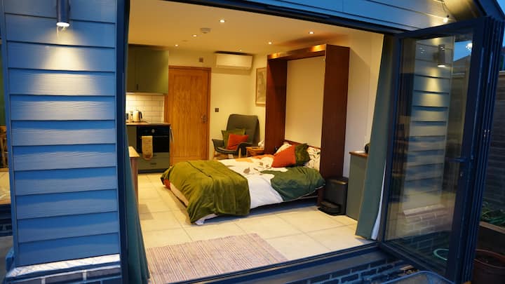 Garden Annex With Private Access - Filton