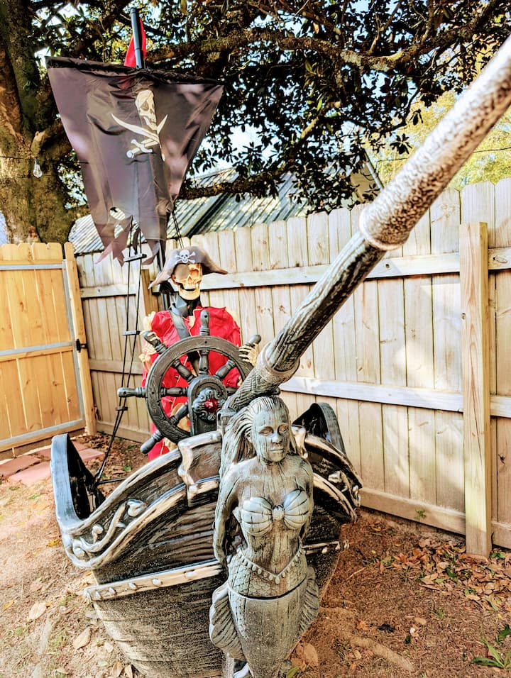 Pirate Hideaway | Outdoor Seating - Foley, AL