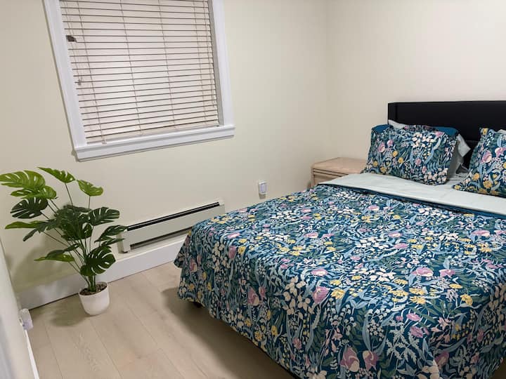 Cozy & Comfortable Home Away From Home - Surrey