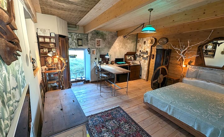 La Grange Légendaire, Refuge Et Galerie - Ambert