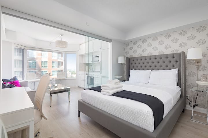 Lux Condo Heart Of Yorkville - Toronto