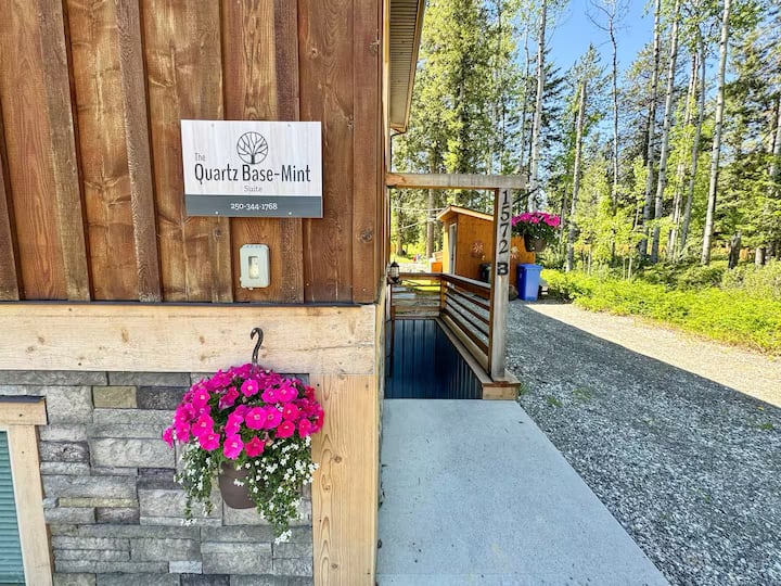 The Quartz Base - 2 Bedr. + 2 Bath, Near Skybridge - Alberta