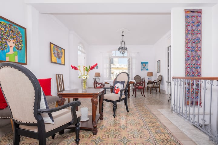 Colonial Room W/ Wifi, Breakfast, 24 Hours Power - La Havane