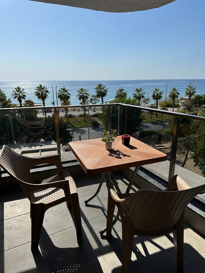 Cleopatra Plajında Denizin Keyfini çıKarın - Alanya