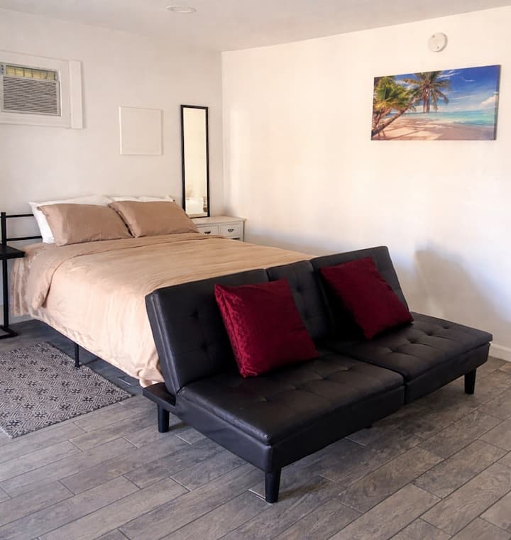 Modern Private Studio | Contractor-friendly Stay - Lancaster, CA