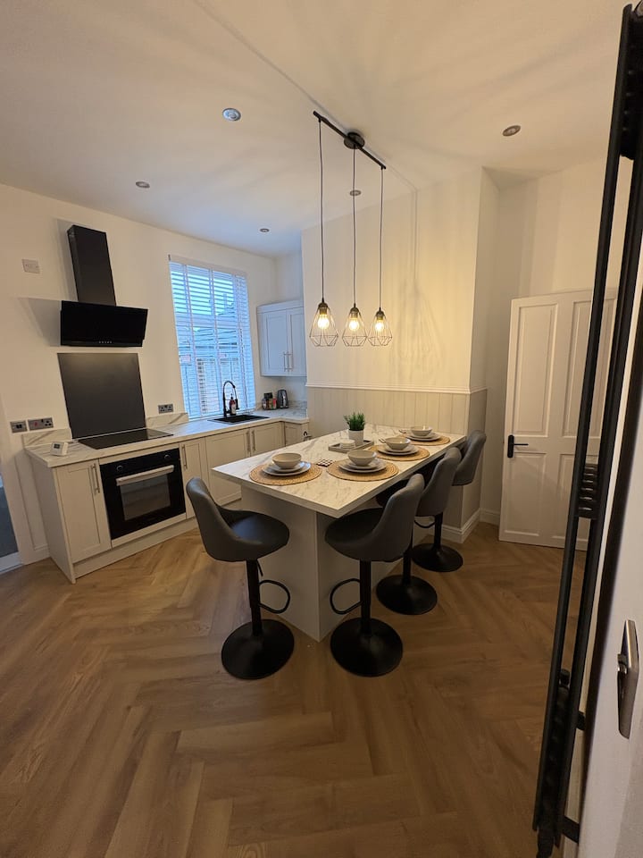 Renovated Cottage *Nr Wrexham Afc* Sleeps 4–6 - Wrexham