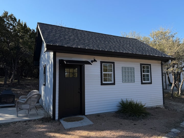 Hill Country Haven Cabin: A Clean & Cozy Retreat - Austin Zoo, Austin