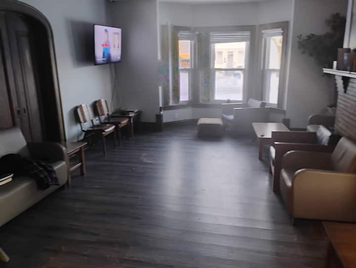 Peaceful
Spacious
And Large Home - Rochester, NY