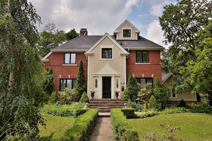 The Lakeshore House - Burlington