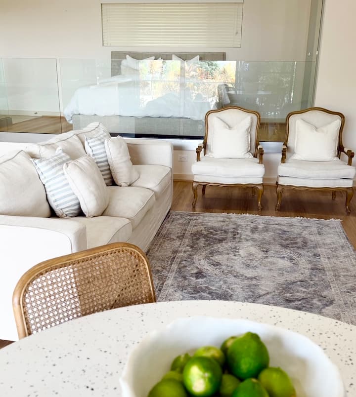 Sunny Studio Apartment - Sunshine Coast Queensland, Australia
