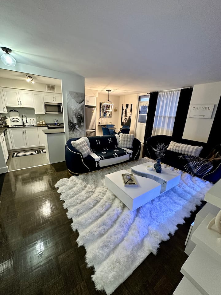 One Luxe Stay - Toronto