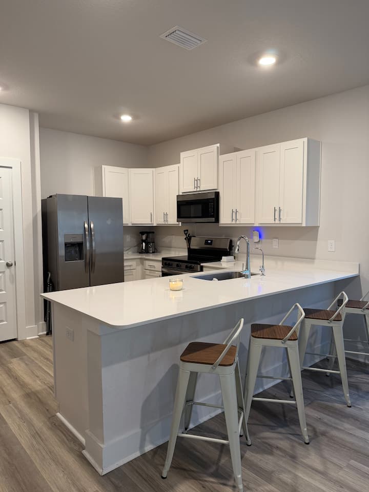 Spacious Pensacola Retreat - Pets Welcome - Warrington, FL