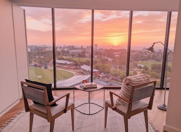 City And Lake Views With Balcony Pool And Parking - Saint Kilda