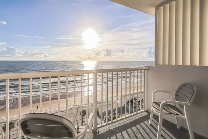 Oceanfront Studio At Maverick Resort, Ormond Beach - Ormond Beach, FL