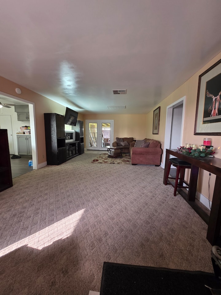 Spacious 3br Visalia Home Near Sequoias - Visalia, CA