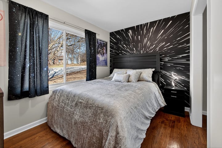 Immersive Star Wars Retreat | 13 Min To Arrowhead - Independence, MO