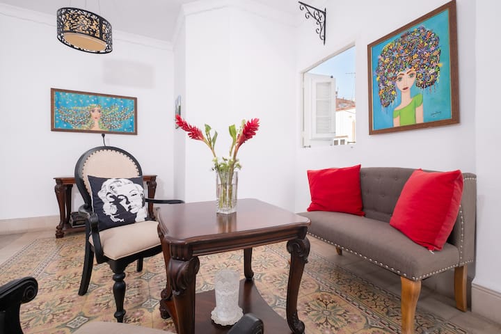 Meditation Queen Room, Free Wifi & 24-hour Power - Havana
