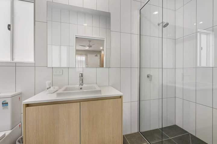 Brand New Modern Studio | Ev | Parking - Toowoomba