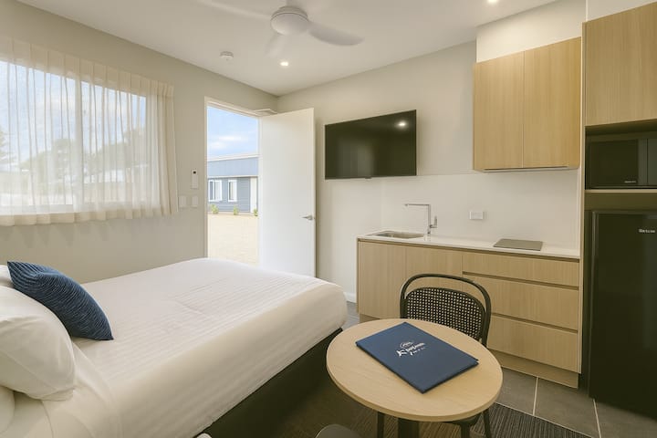 Brand New & Stylish Standard Studio Accommodation - Toowoomba
