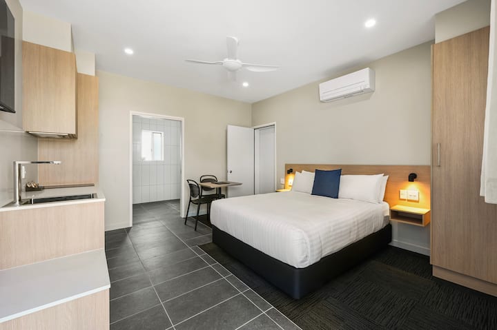 Brand New Modern Easy Access Studio | Ev | Parking - 圖沃柏