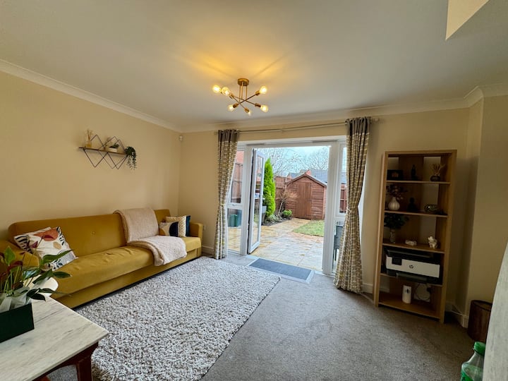 Cozy 2-bed Home In Quiet Area | Parking & Garden - Derby, UK