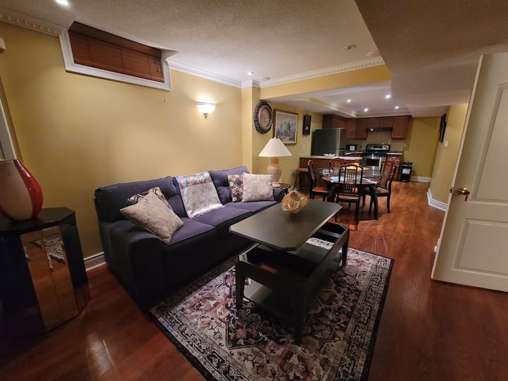 Luxury Executive Suite In Valley - Brampton