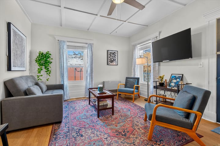 Burlington Retreat 1br Near Church St With Balcony - Burlington, VT