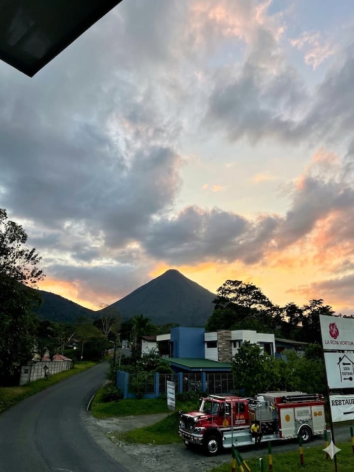 Arenal Views, Pool & 5min To Waterfall & Town - La Fortuna