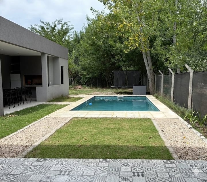 Casa Quinta A Estrenar Con Pileta Y Quincho - San Vicente, Argentina