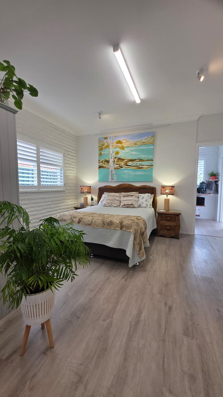 Coastal Colours Studio Apartment - Lake Macquarie