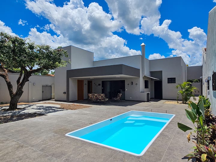 Casa Ninhal, Super Central, Nova E Espaçosa. - Bonito