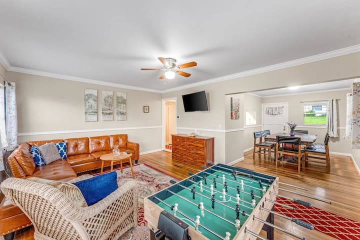 Sunnyside Manor · Pet-friendly Airbnb/ Breakfast - Panama City, FL