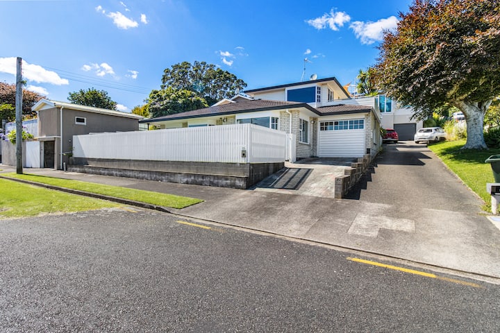 Family-friendly 3bdr Near Hospital | Westown - Taranaki