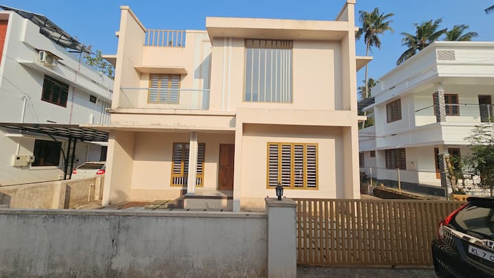 3 Attched Bedroom House Near Kodakara Town - Chalakudy