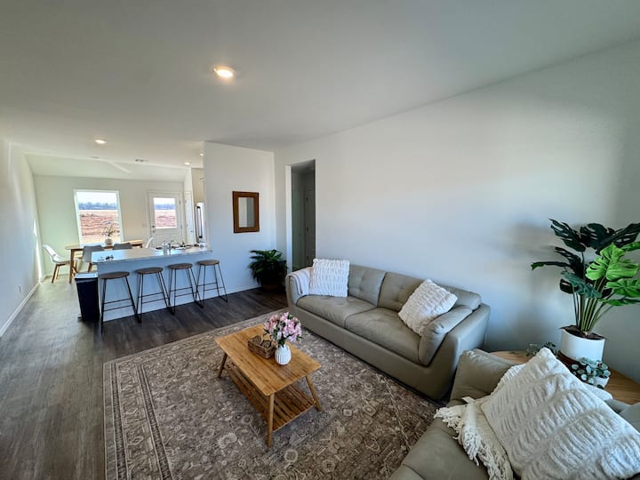 Eight Beds In Bixby - Bixhoma Lake, OK