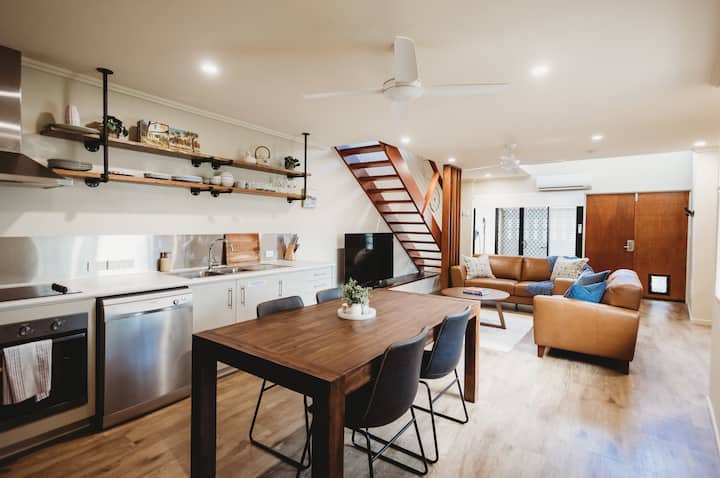 West End Escape | Chic End Unit In Gated Complex - Vincent