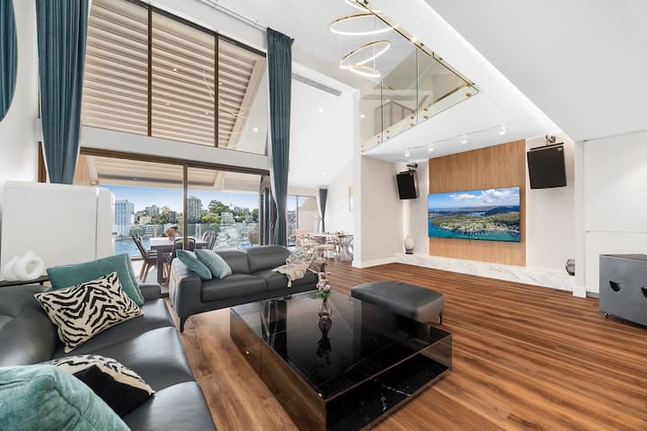 Luxury 3-bed Apartment | Harbour & Luna Park Views - Mosman