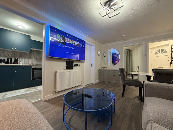 Central Luton Escape | Game Night & Transport Link - Luton