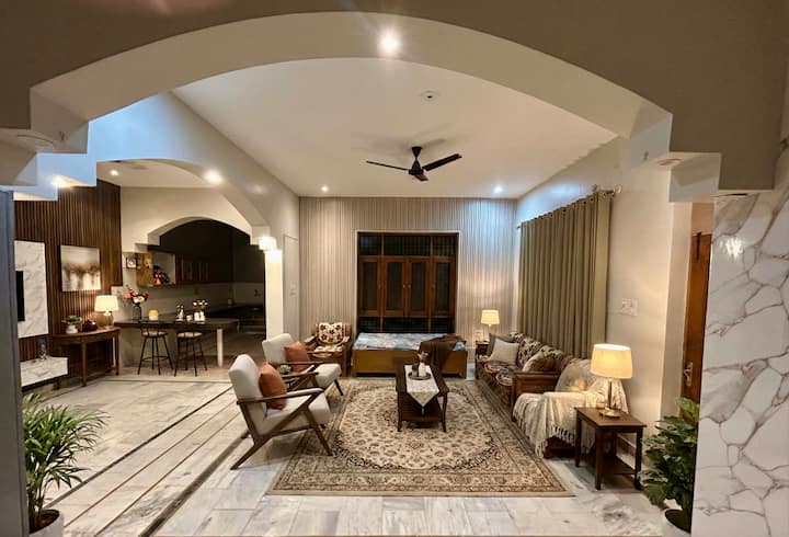 2bhk Flr |Garden |Luxury |Metro |Central |Peaceful - Lucknow