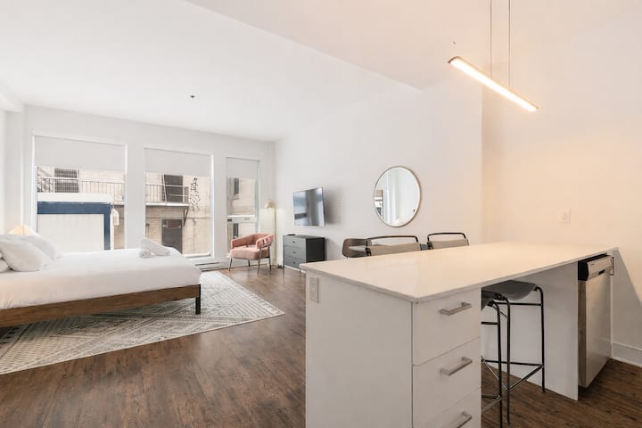 Downtown Montreal Loft Studio • Steps To Old Port - La Ronde