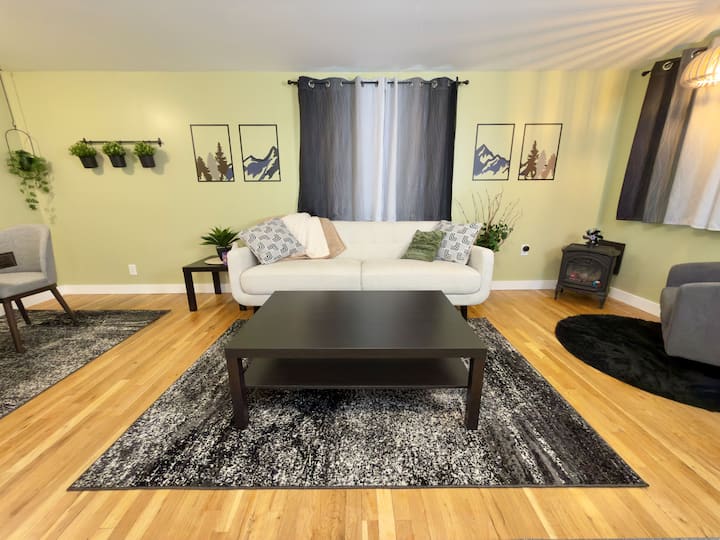 Great Location For Traveling Professionals! - Colorado Springs, CO
