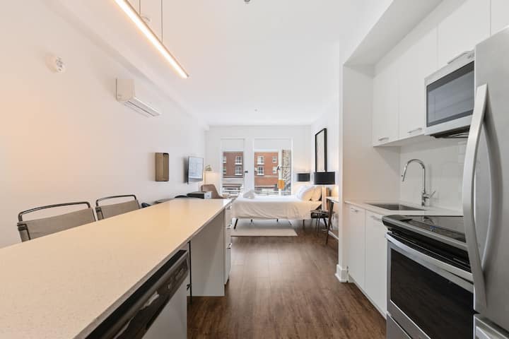 Refined Montreal Suite | Walk To Old Port - Montreal