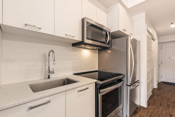 Refined Montreal Suite | Walk To Old Port - Montreal