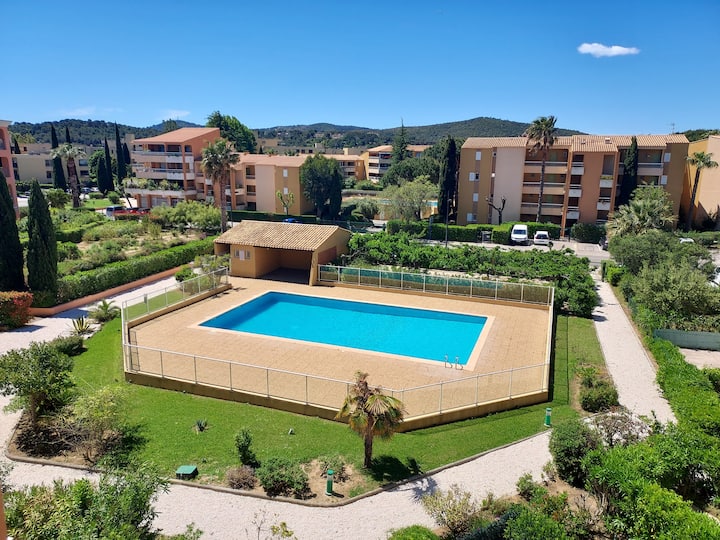 Appartement Dans Résidence Sécurisée. - Le Lavandou